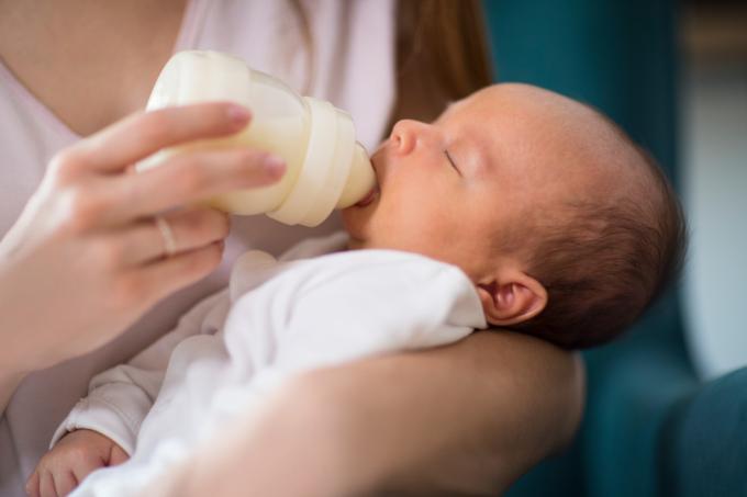 Flesvoeding geven aan je baby | WIJ.nl