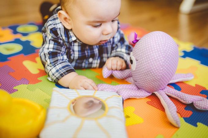 Veilig spelen en speelgoed voor baby's | WIJ.nl