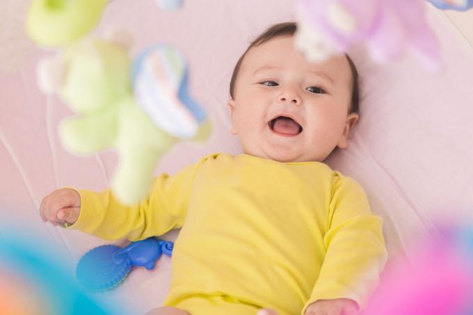 Speeltips voor baby's 0 - 3 maanden | WIJ.nl