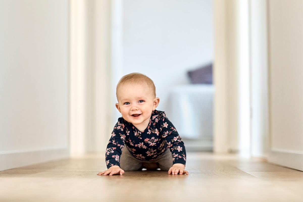 Wanneer kruipt een baby? | WIJ.nl