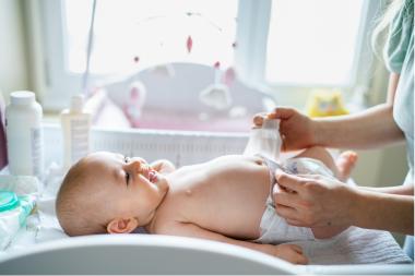 Alles over babypoep, in geuren en kleuren uitgelegd | WIJ.nl