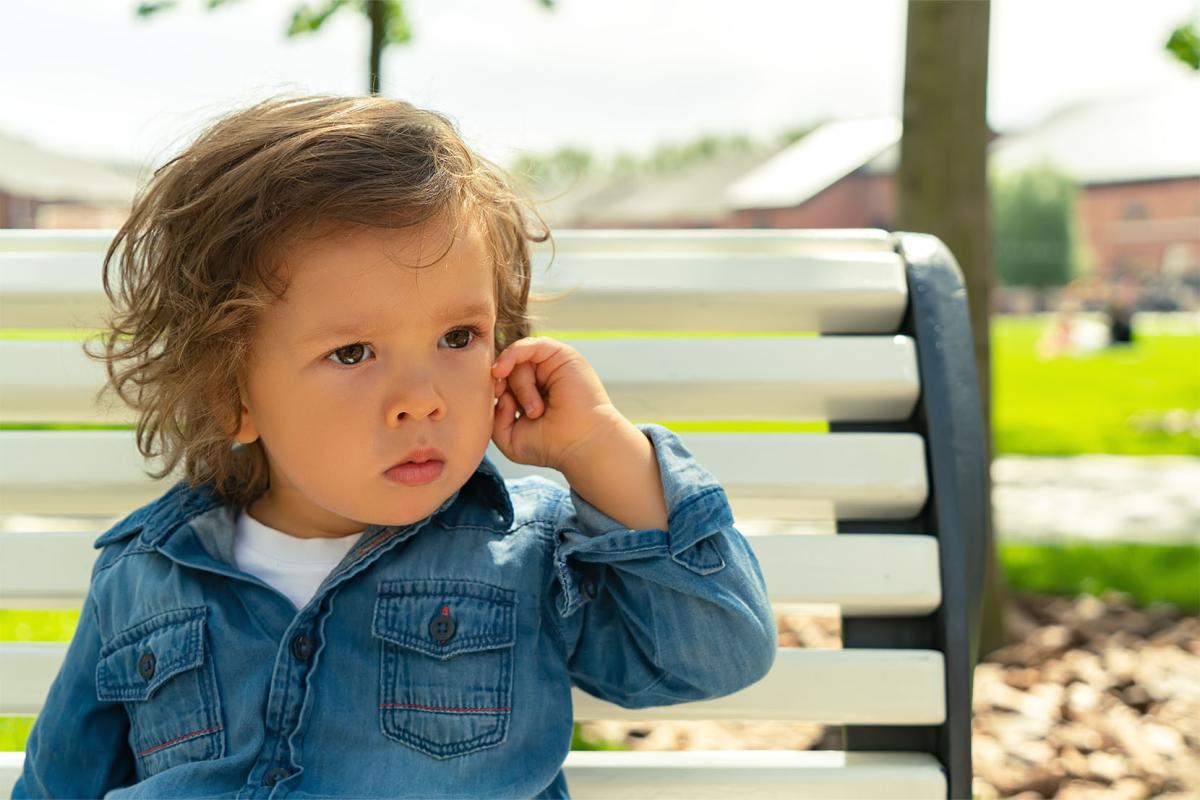 Lente-oren bij je kind: wat is het en wat kun je doen? | WIJ.nl